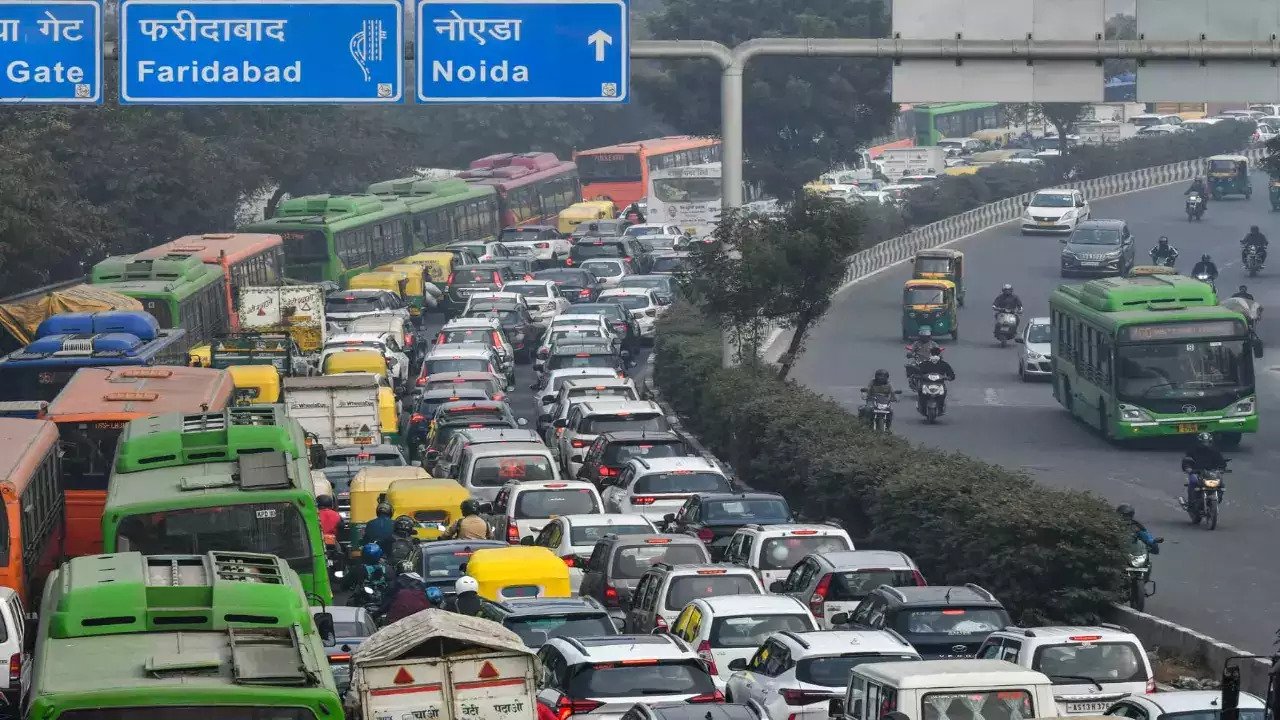 Traffic chaos in Delhi as marshals struggle to control heavy vehicles ...